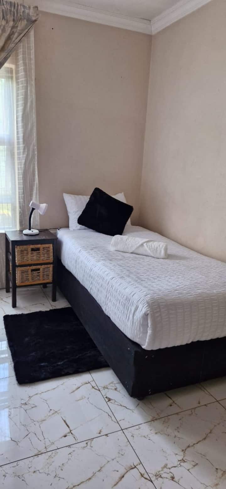 Rooms In Pretoria West - Pretoria