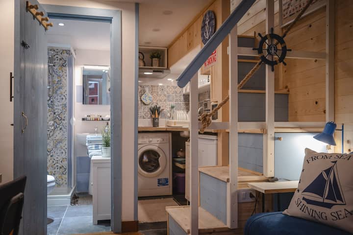 Love Boat - Tiny House - Naples