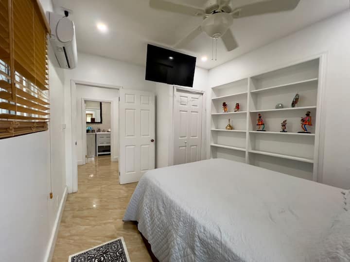Cozy One Bedroom - 나사우