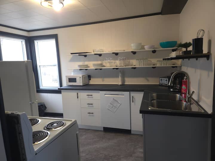 Minutes To Downtown & Ideal For Long-term Stays - Kingston, Ontàrio, Canadà