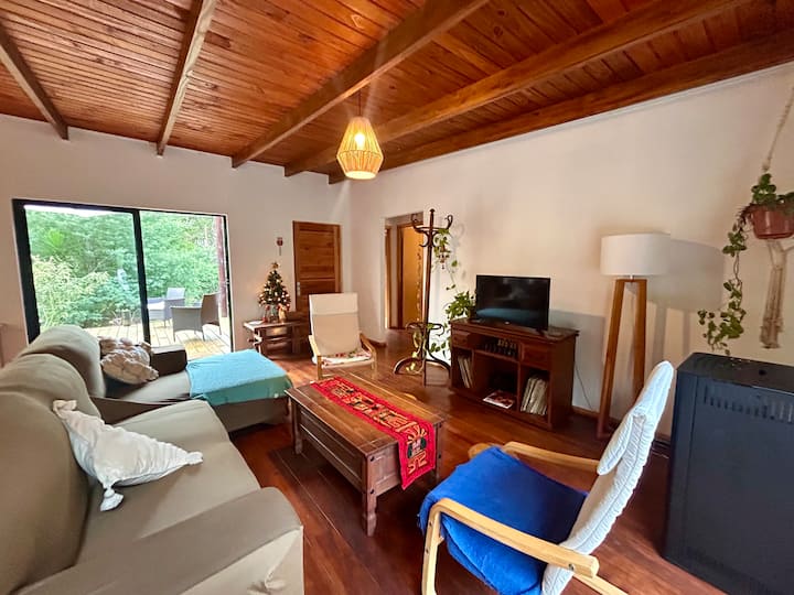 En La Paz Del Bosque Y Laguna - Punta Ballena