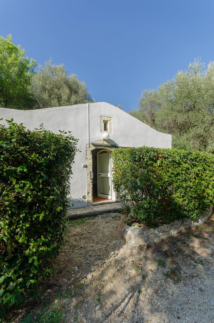 Casetta Bianca Vista Mare In Agriturismo In Puglia - Mattinata