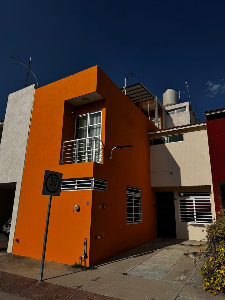 Amplia Casa Excelente Ubicación - León