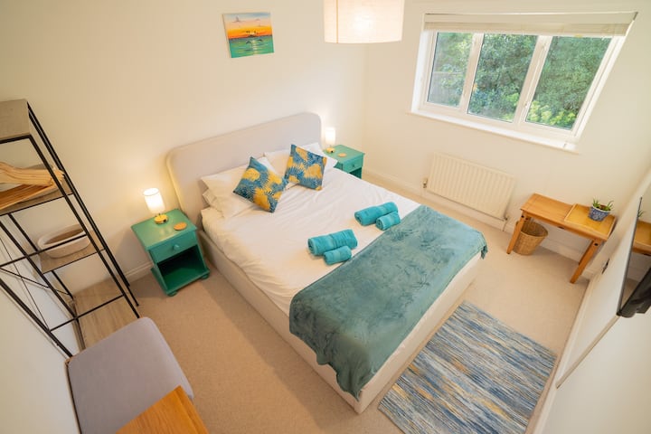 Bright And Spacious Double Room - Hope Cove