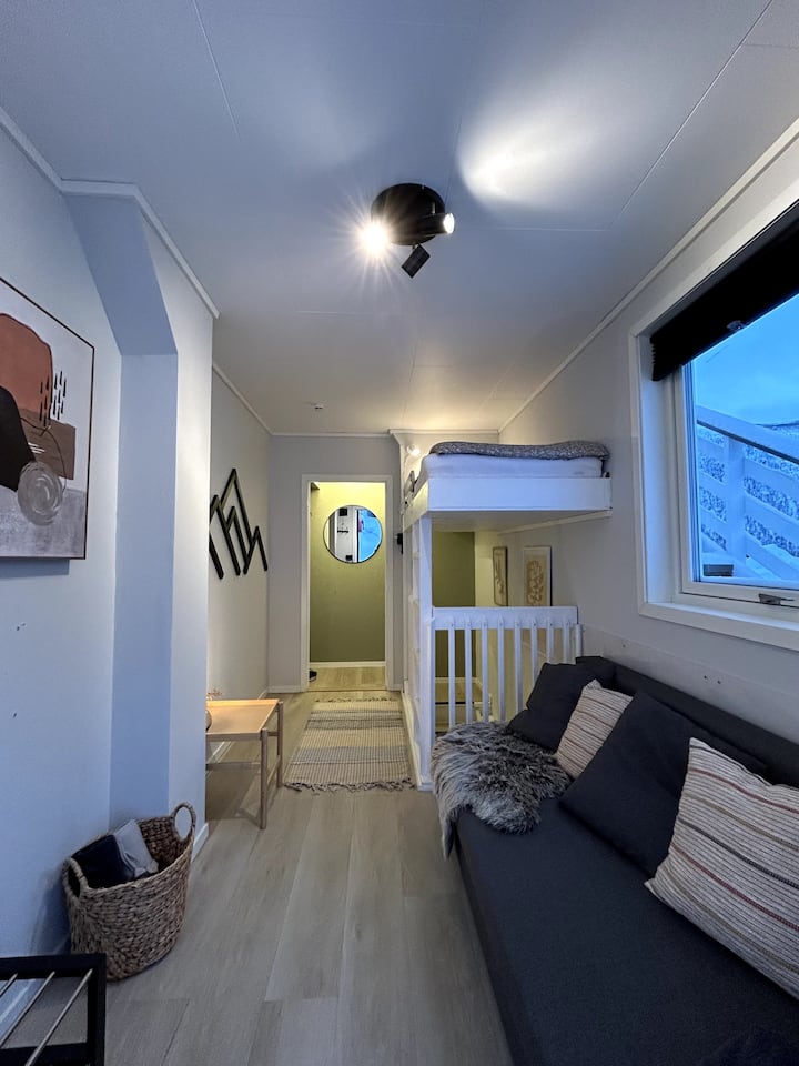 Cozy Apartment Near Sherpa Steps! - Tromsø