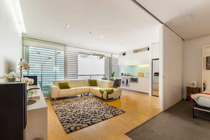 Incredible Location, Modern Apartment - Auckland