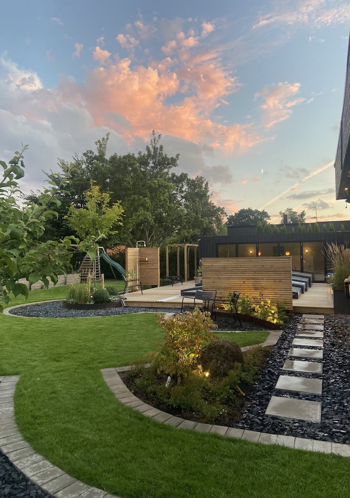 Villa Med Pool Och Många Bäddar - Helsingborg