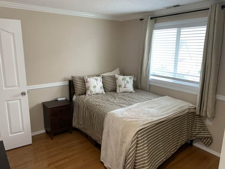Private Room, Calm House - Tan - Portland, OR