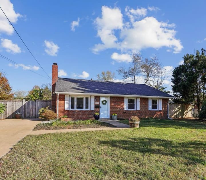 Charming Entire House Near Washington Dc - Alexandria, VA