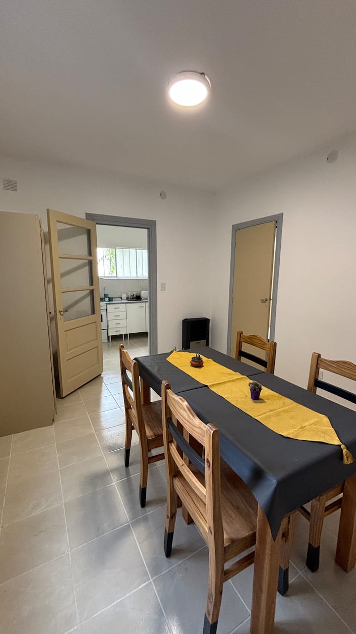Amplia Casa Céntrica - Trelew