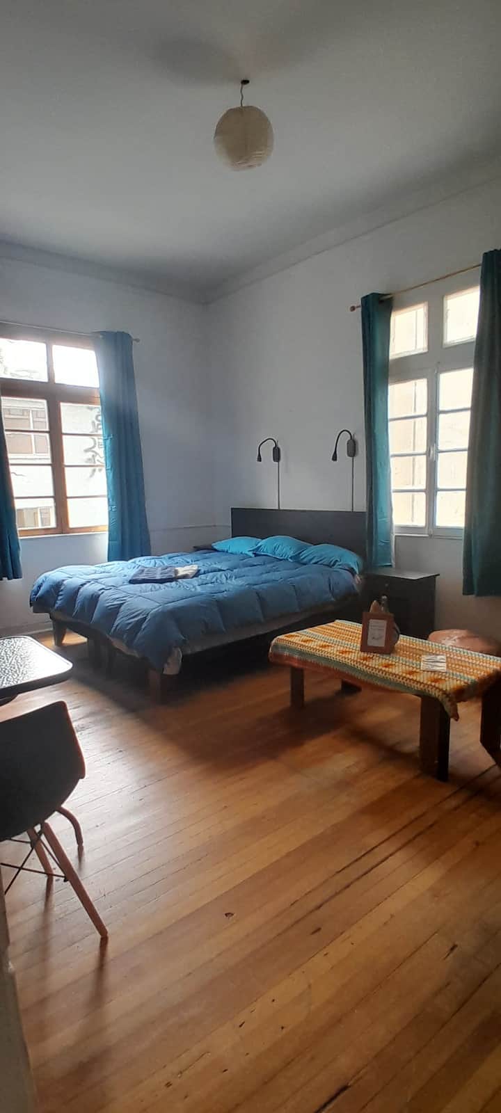 Habitación N°03 King Size + Baño Privado - Valparaíso