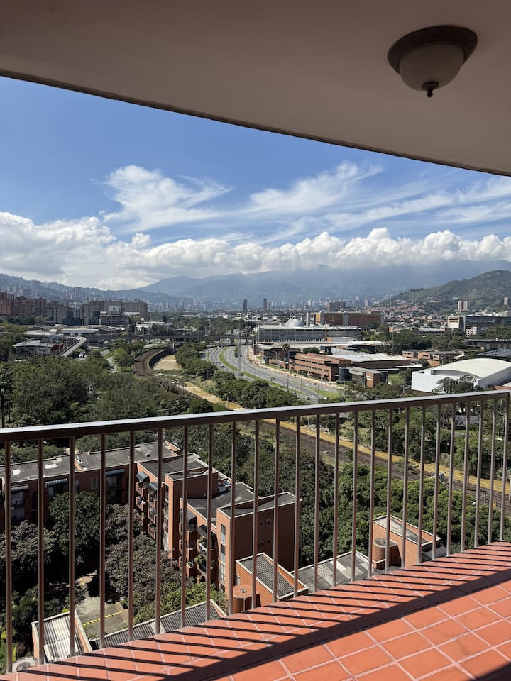 Apartment In Poblado Great View W/pool - Medellín