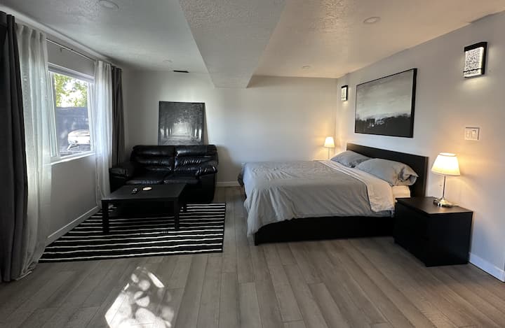 Elegant Bachelor Suite - Dawson Creek