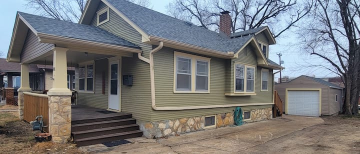 Capital City Bungalow - Topeka, KS