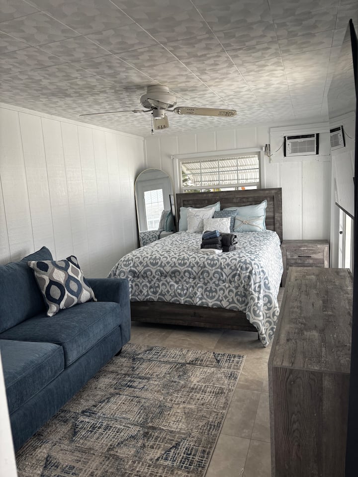 Guesthouse By The Beach - Fort Pierce, FL