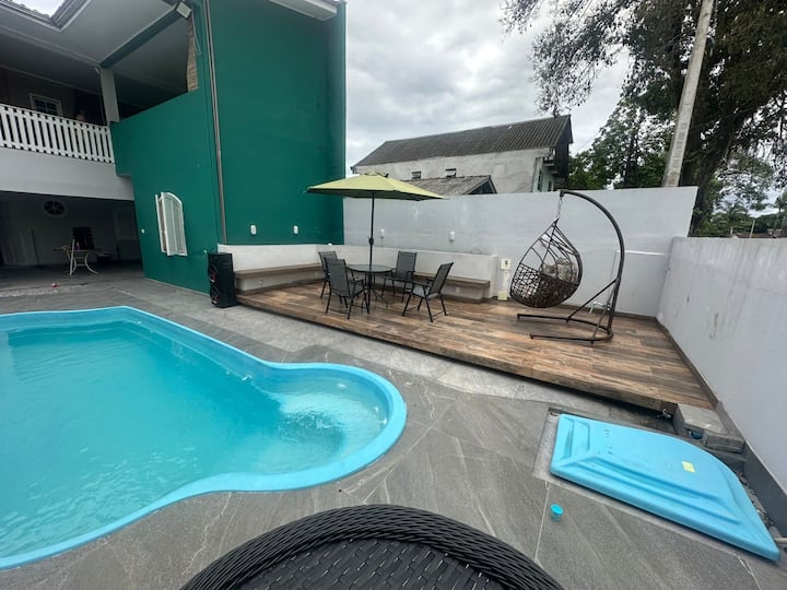 Sobrado Com Piscina - Matinhos