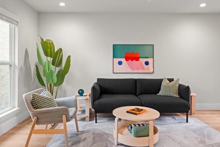 Earthy Emerald Condo + Workspace - Austin, TX
