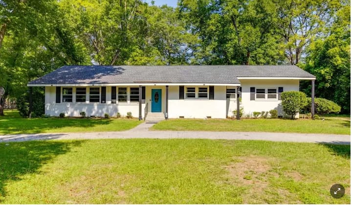 Large Private Ranch W/ Pool - Sumter, SC