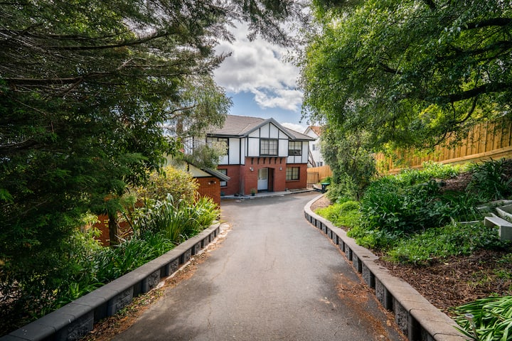 Sunny Water View Home With Fireplace - Hobart