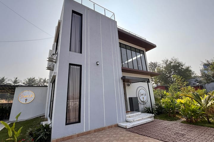 Stayvista At Daffodil Villa W/ Mountain View - Karjat