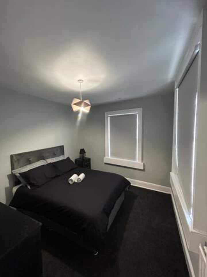 Delightful Double Bedroom - Bath
