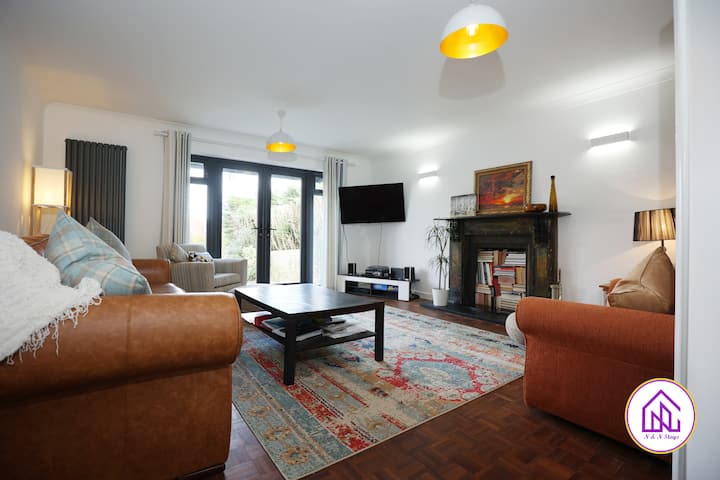 Deluxe House | Pool | Sauna | Private Parking - Cardiff