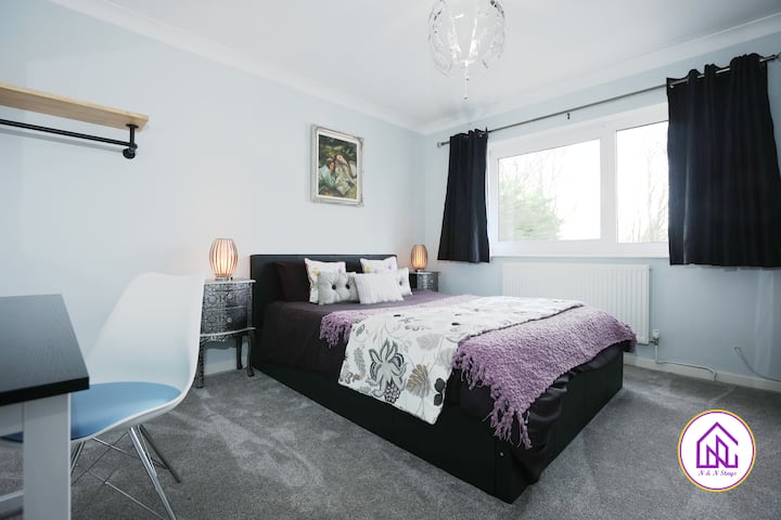 Deluxe Home | Sauna | Hot Tub | Pool | Pvt Parking - Cardiff