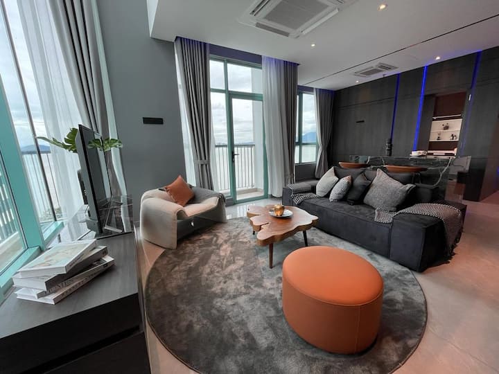 Duplex Presidential Suite: Sea View, King, Queen - Kota Kinabalu