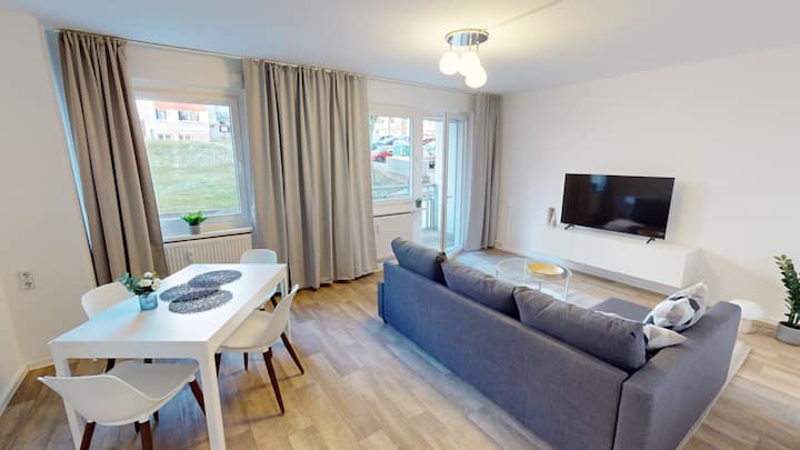 Geräumiges Apartment Mit Stellplatz, Wlan - Hohenstein-Ernstthal