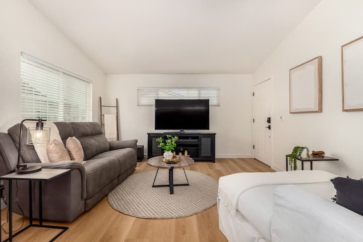 2br Retreat: Pool, Tesla Charger, Near Attractions - Tempe, AZ