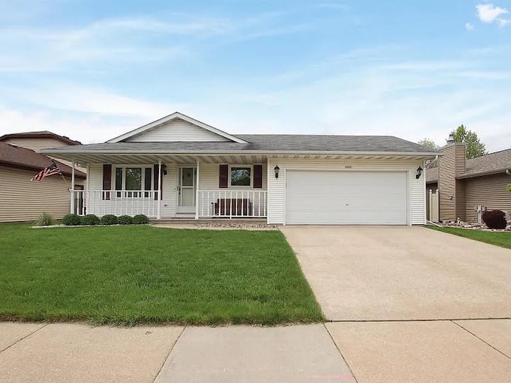 3 Bed/2 Bath Home- 12 Min To Eaa, 45 Min To Gb - Oshkosh, WI