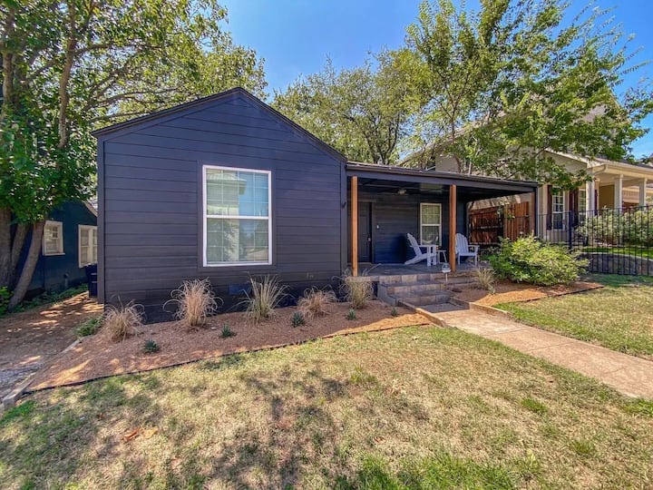 Cozy Cottage Walk To Dickies Arena & Will Rogers - Fort Worth, TX