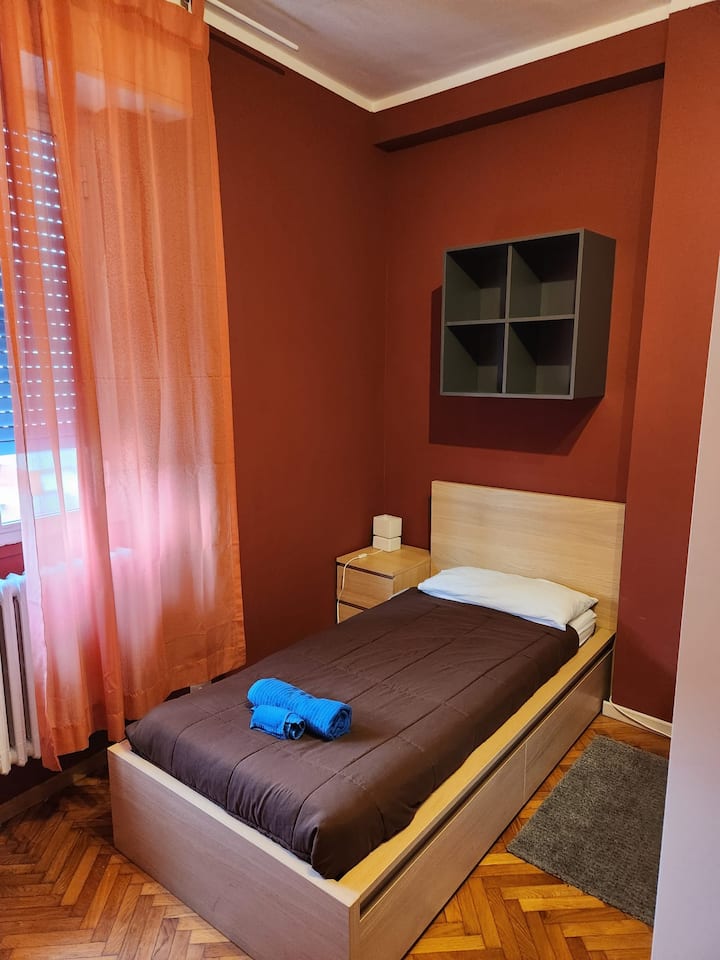Double Room 13 Km From Linate Airport - Sesto San Giovanni