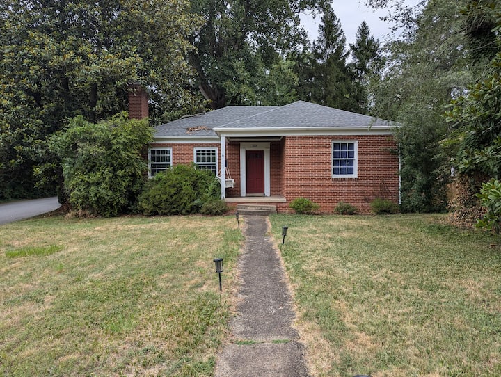Charming Charlottesville Gem Near Downtown & Uva - Charlottesville, VA