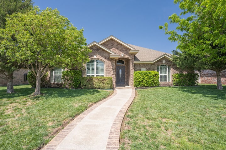 Cozy Modern Home - 24 Mins From Palo Duro Canyon - Amarillo