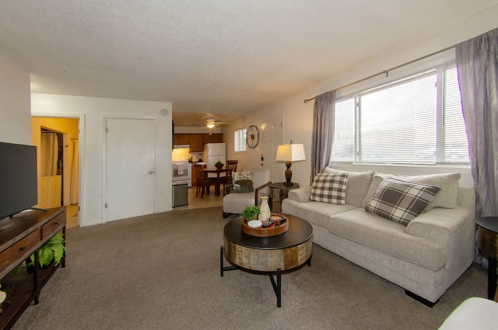 Edgewater Airway - 2bd/1bath Apt - Cheyenne, WY