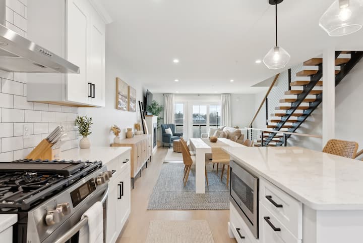 Luxury Condo Just Steps From Oob - Maine