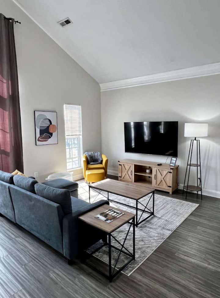 Top Floor Craughwell Condo - Dublin, OH