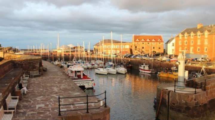 North Berwick Beach Front Apartment
Lic # El00419f - North Berwick