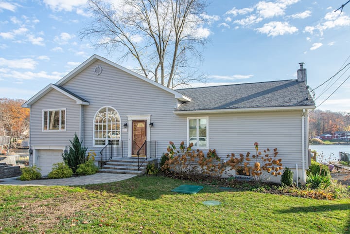 Dog Friendly 10 Person Lake Home - Hopatcong State Park, Landing
