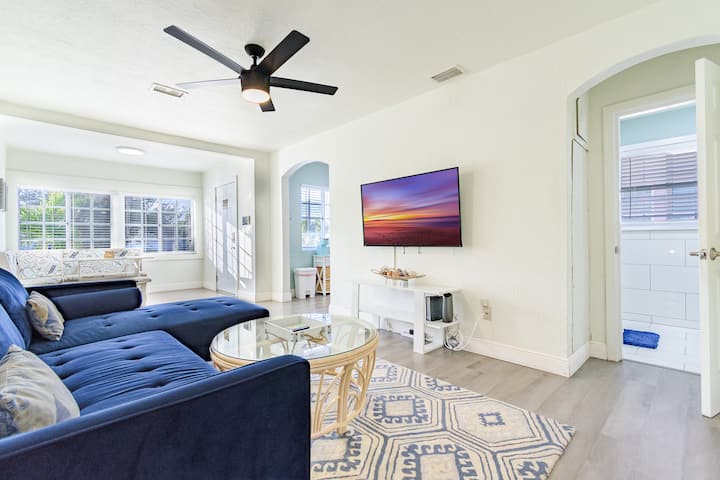 Cheerful 2/1 Coastal Condo Close To Beach - Clearwater