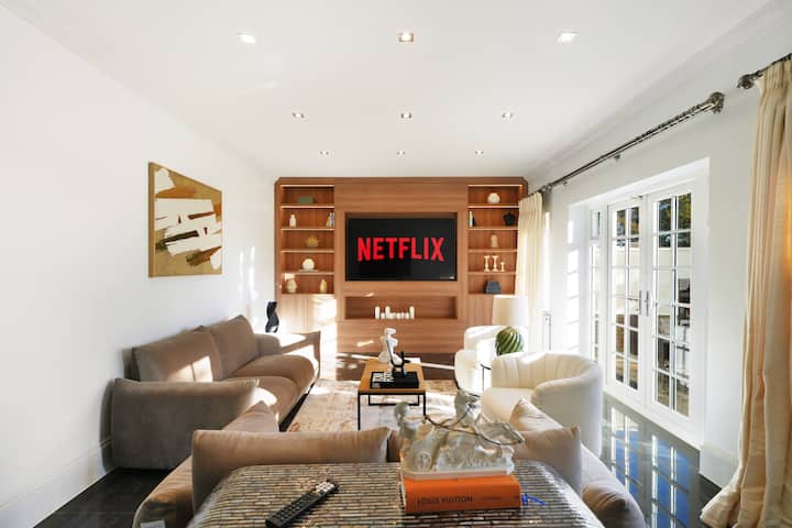 8br Mansion| Club & Cinema + Fast Wifi| Sleeps 16 - Chingford