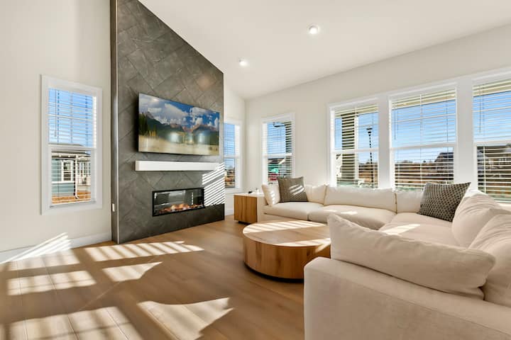 4 Bedroom 4.5 Bath House With Office In Sonders - Fort Collins, CO