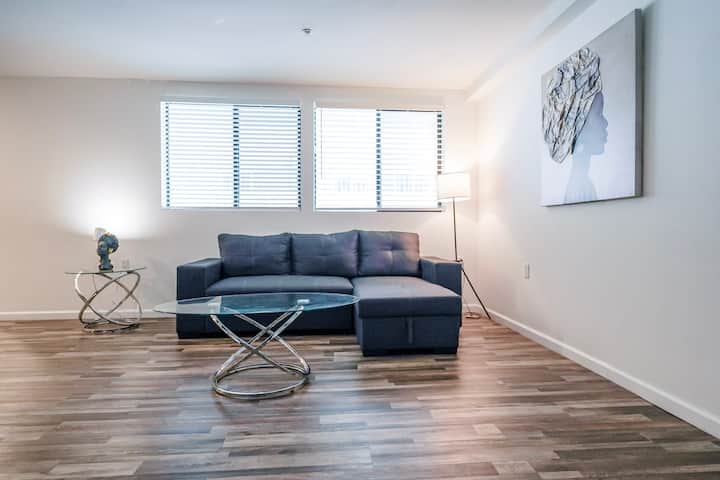 Beautiful Space With Free Parking On The Premises - West Hollywood