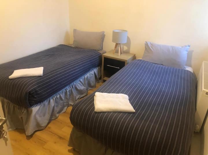 Cozy Cottage With Twin Beds - Donabate