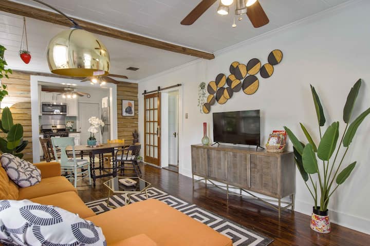 Artsy Freetown Cottage | Fenced Yard | Firepit - Lafayette, LA