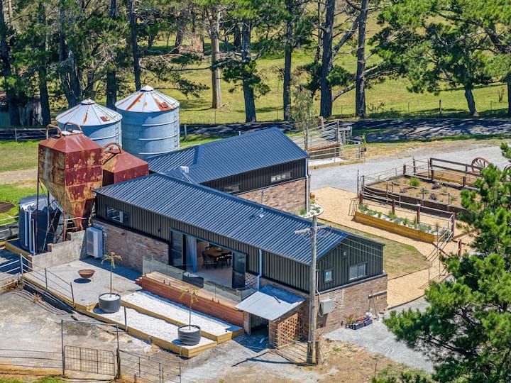 Rustic Luxury At The Old Dairy – A Stunning Escape - Burrawang