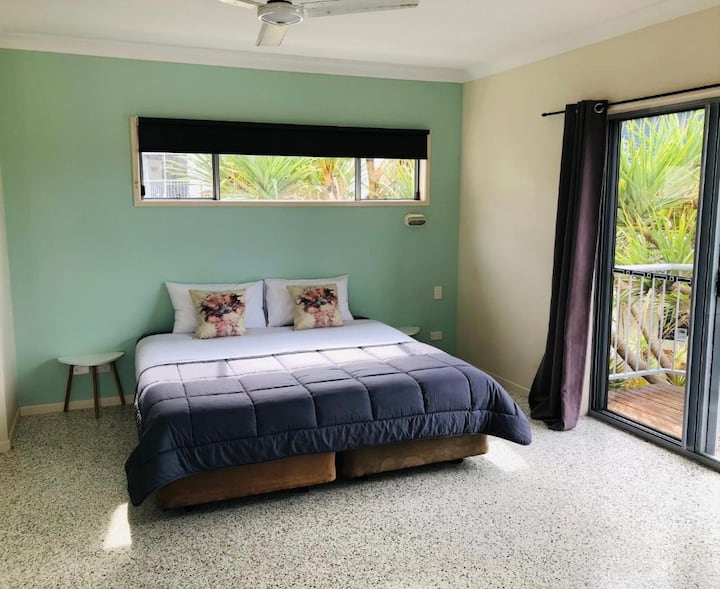 Emu Park Beach Resort Room 2. - Emu Park