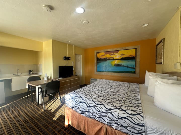 King Bed Non-smoking | Super Inn By Oyo Daytona - Daytona Beach, FL