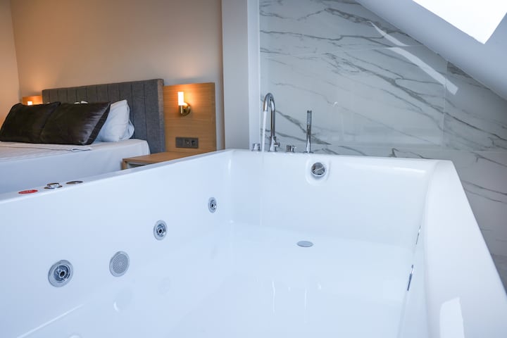 1+1 Jakuzili Havuz Ve Deniz Gören - Konyaaltı